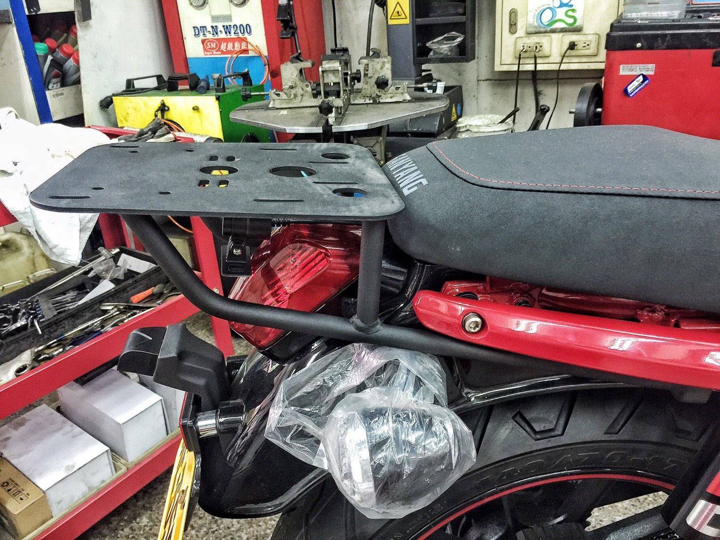 三陽 SB300 KMAX 後箱＊ SY|-益隆車業網路購物平台-商品介紹